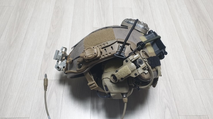 Ops Core AMP Headset Downlead Cable & Ops Core AMP Helmet Rail Mount ...