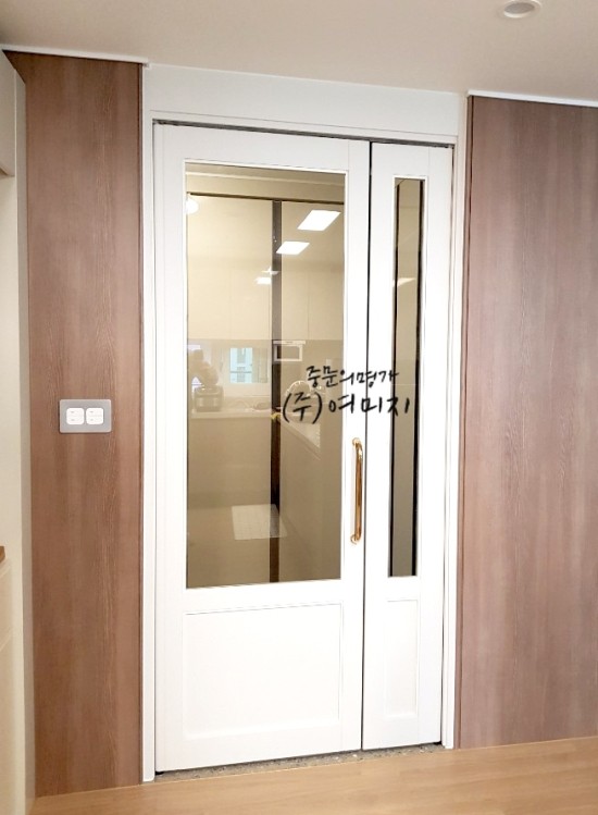 여미지 시흥 대야동 비대칭 스윙양개화이트흰색쫄대브론즈강화유리골드바손잡이 전국 중문 전문업체 여미지 네이버 블로그