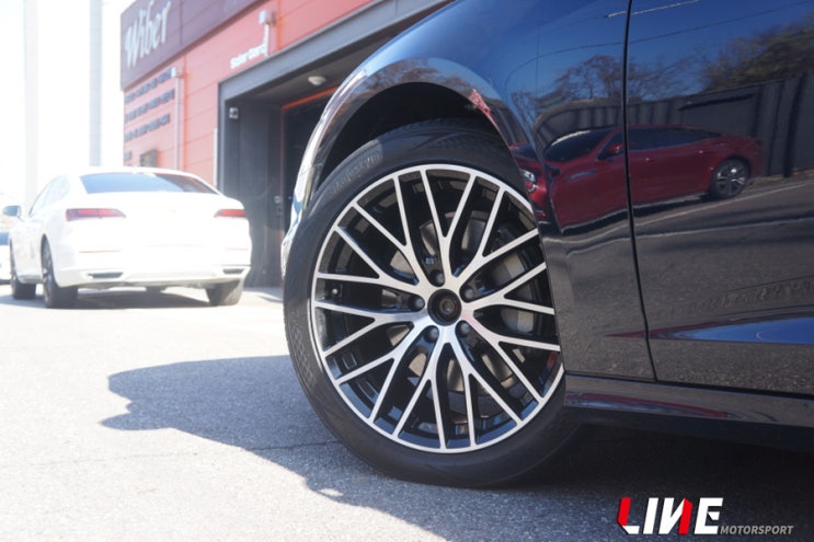 아우디 신형 A6 - TR07 19인치 휠 튜닝 & 마제스티9 솔루스 TA91 금호타이어 교체 작업! : 네이버 블로그