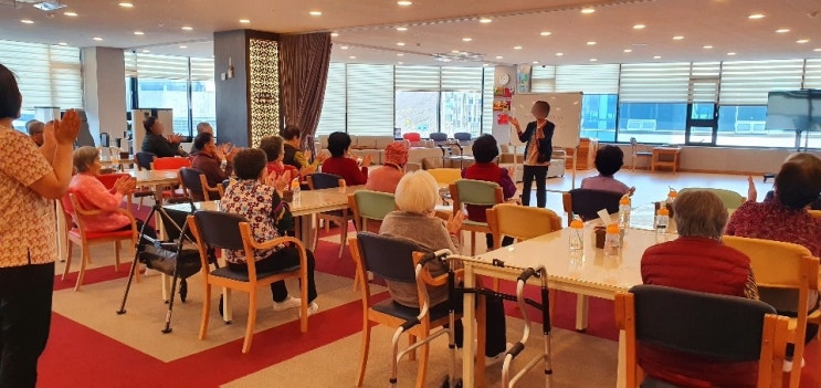 시니어데이케어주은원주센터 레크레이션게임 건강박수풍선놀이 원주노인주간보호센터 네이버 블로그