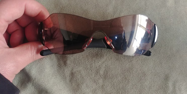 오클리 오끌리 Oakley 안경 선글라스 수리 수선 As 파손 부러짐 코받침 코기둥 코패드 분실 제작 마크 로고 장식 장석 렌즈