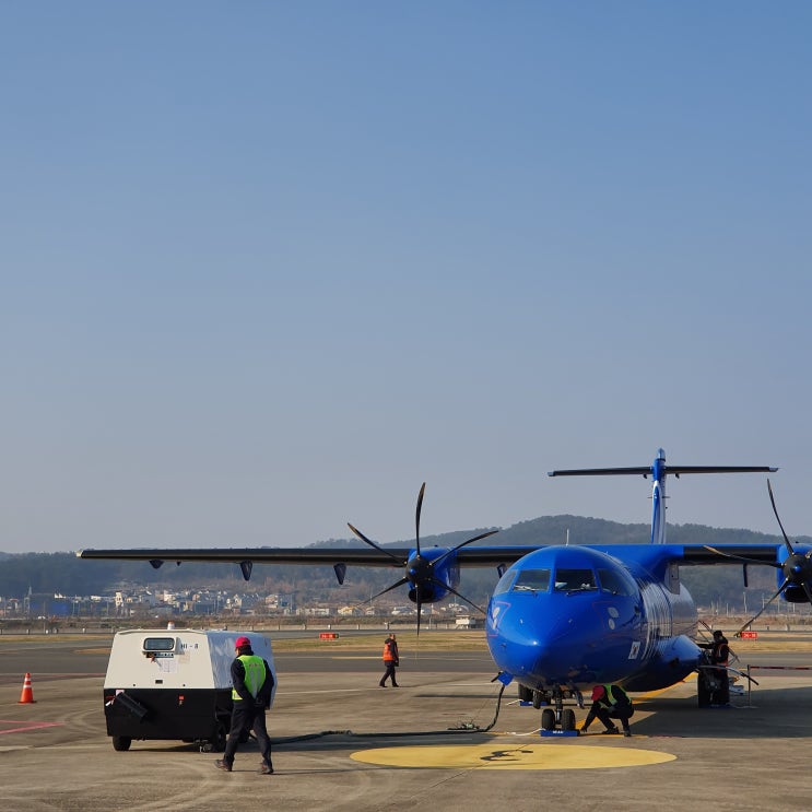 하이에어(HiAir) 탑승기! 김포 → 울산, 신규취항 (비상구석, ATR72, HL5243) : 네이버 블로그