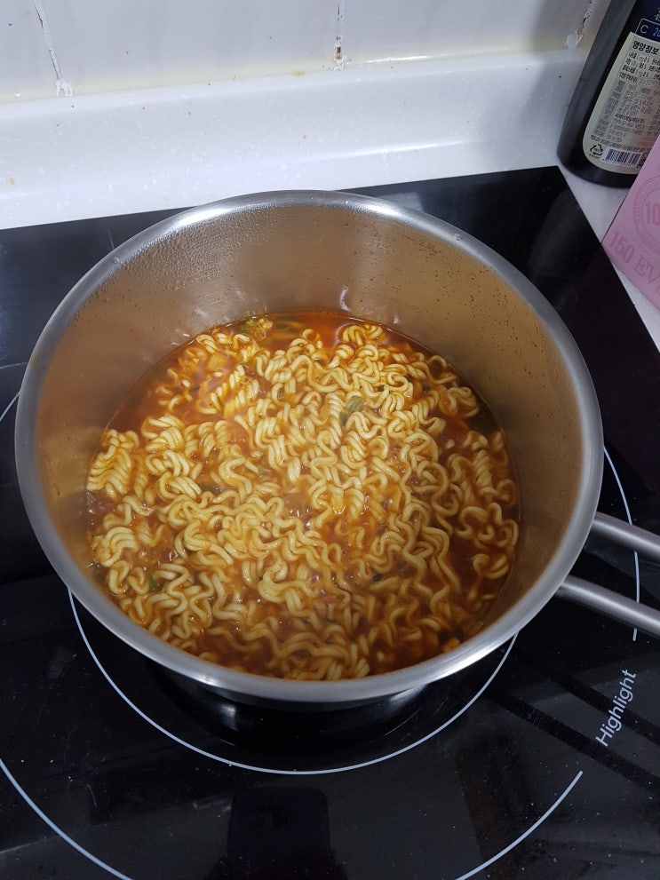 열라면 맛있게 맵기로 유명한 오뚜기 라면의 칼로리 공개 네이버 블로그