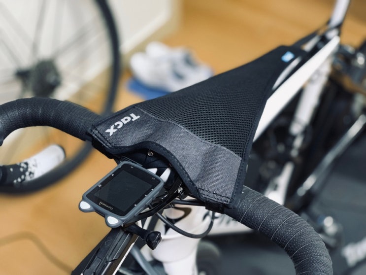 Tacx 스웨트 커버 1년 후기 - 땀받이는 그냥 싼 거 쓰세요 😇 : 네이버 블로그