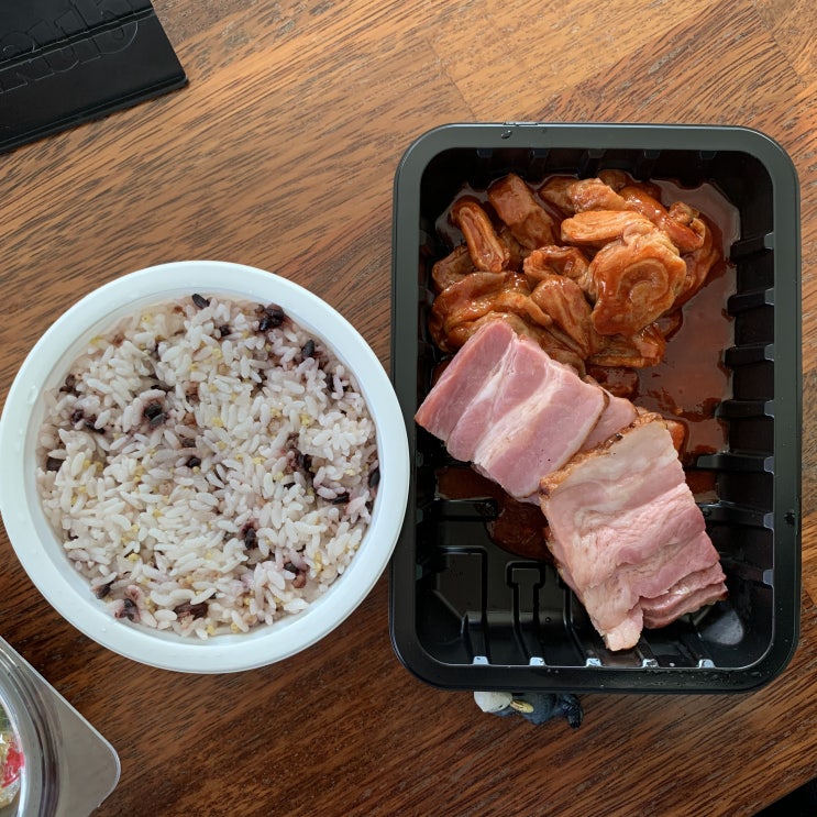 지에스25-햇반 오곡밥, 오븐&통그릴 직화통삼겹, 직화로 구운 불막창, 치킨 앤 에그 콥 샐러드-서울 강남역 편의점 (11/26 ...