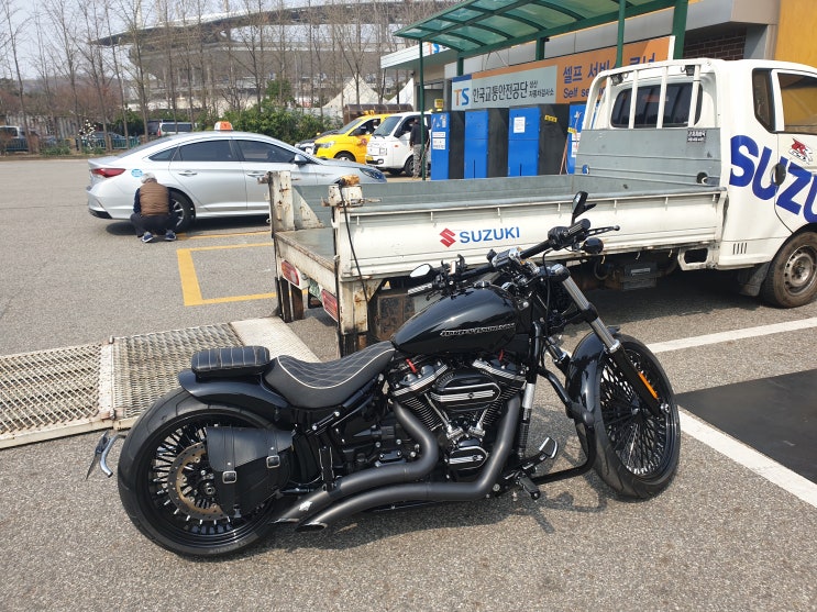 [모터제이] 할리데이비슨 브레이크아웃 반스앤하인즈 빅레디우스 구조변경대행 : 네이버 블로그