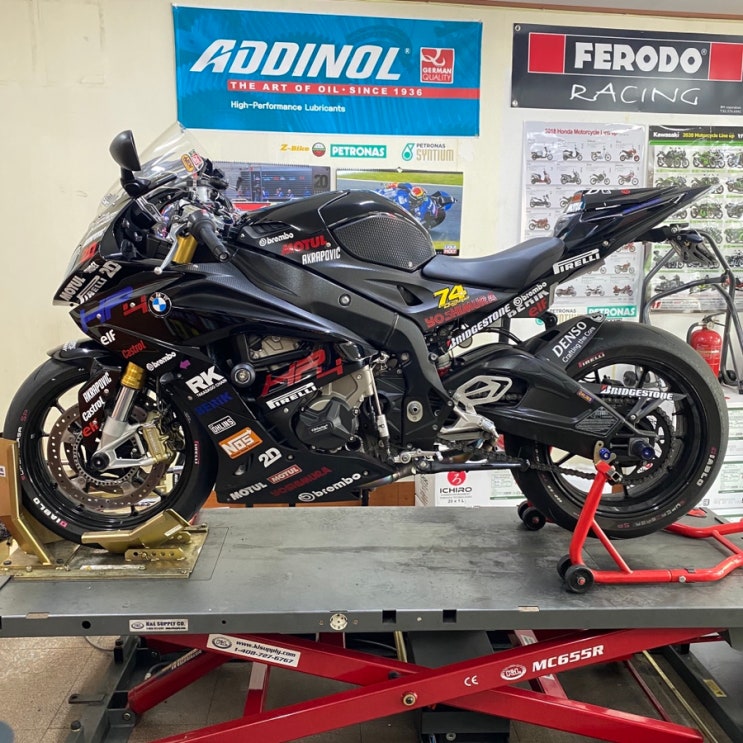 Bmw S1000rr 엔진오일 오일필터 교환 리어 타이어교환 라이테크 파츠장착 텍사스캐너 점검 작업 입니다
