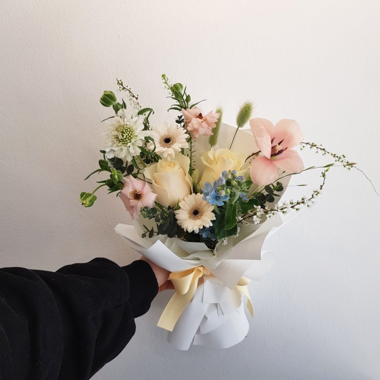 Mariangrose 화이트and연핑크 미니 꽃다발 여자친구선물 기념일선물 연남동꽃집 홍대꽃집 상암동꽃집 네이버 블로그