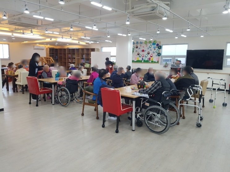 대구주간보호 화목한재활주간보호센터의 단어 룰렛 프로그램 대구서구주간보호센터 대구중구주간보호센터 대구북구주간보호센터