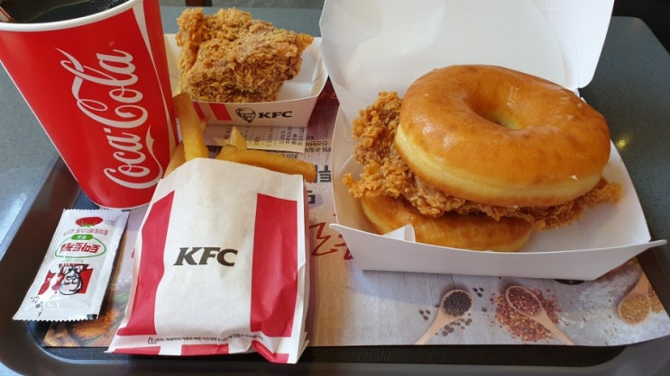 KFC × DUNKIN DONUT 콜라보레이션 한정판 도넛버거 : 네이버 블로그