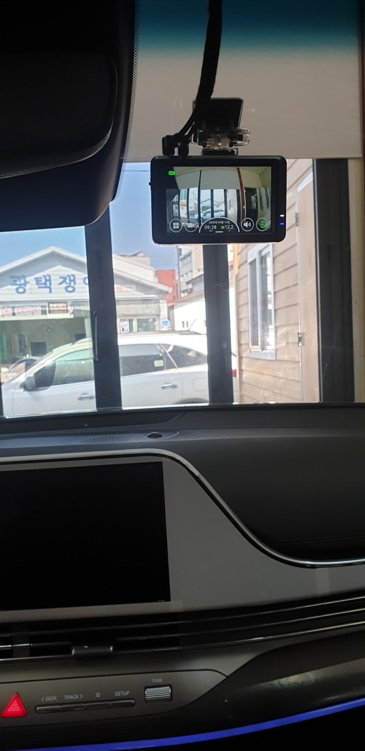 광양 중마동 블랙박스 장착 전문점 더뉴그랜져 파인뷰lx3000 장착 후기 광양 중마동 썬팅 네비매립 블랙박스 천장형모니터 옴니뷰