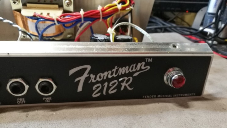 시흥 앰프 수리 리페어 샵 시흥시 악기 수리점 Fender Frontman 212r펜더 프론트맨 일렉 앰프 잡음 증상 제거
