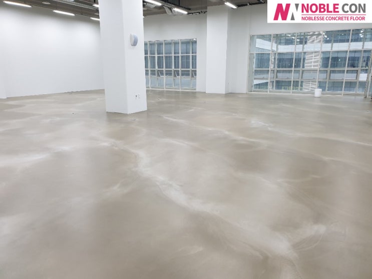 사무실바닥인테리어 강남에폭시 60평 노출콘크리트 셀프레벨링 깔끔한 빈티지바닥인테리어 투명에폭시 가격 노블콘 네이버 블로그