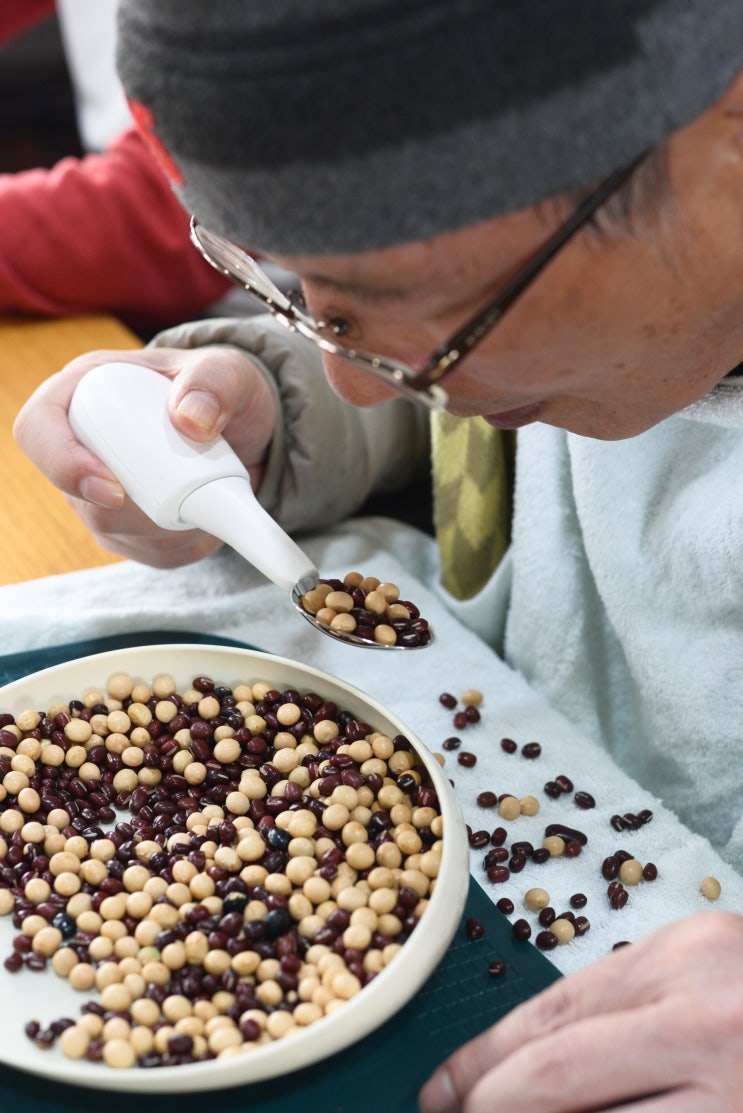 리프트웨어(LiftWare), 파킨슨 환자들을 위한 손떨림 보정 스푼 : 네이버 블로그