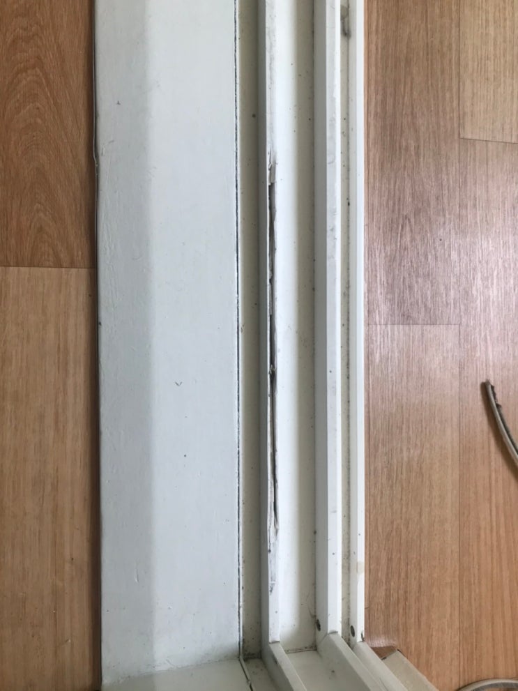 광주 북구 일곡지구호반일신아파트 깨진 샷시 레일 보강 깔끔 하게 처리했습니다태산집수리 네이버 블로그