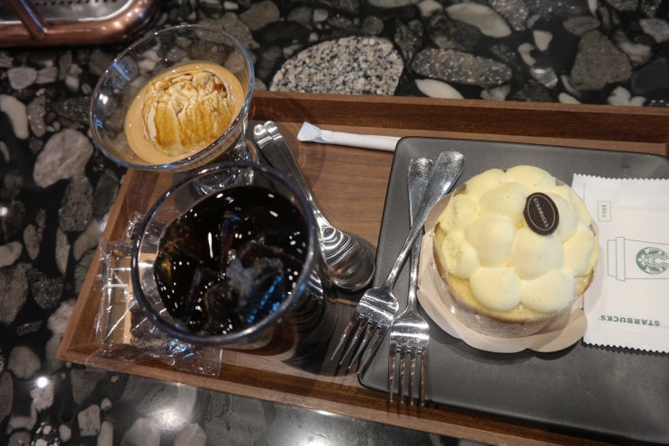 스타벅스 이대r점 스타벅스 한국 1호점 클래식 아포가토 리저브 콜드브루 슈크림 가득 바움 네이버 블로그