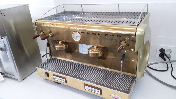일렉트라 커피머신 맥시 작동되는 소리만 나고 멈추지 않고 추출버튼을 눌러도 그룹헤드에서 물이 나오지 않는 ELEKTRA MAXI ...