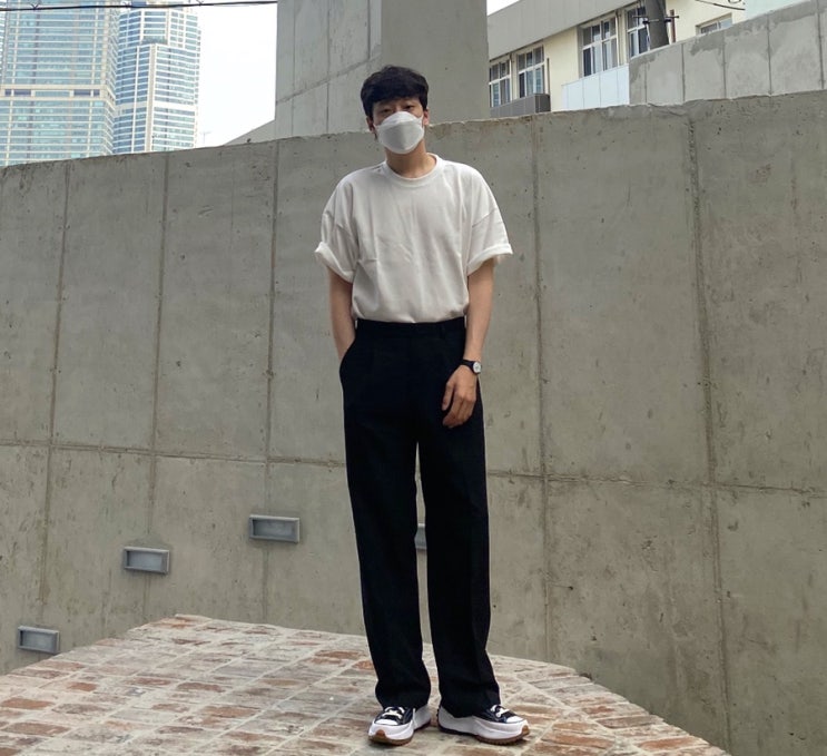 남자 모나미룩 코디 흰색 반팔 티셔츠 무신사 리얼와이드 슬랙스 컨버스 런스타 하이크 블랙 네이버 블로그