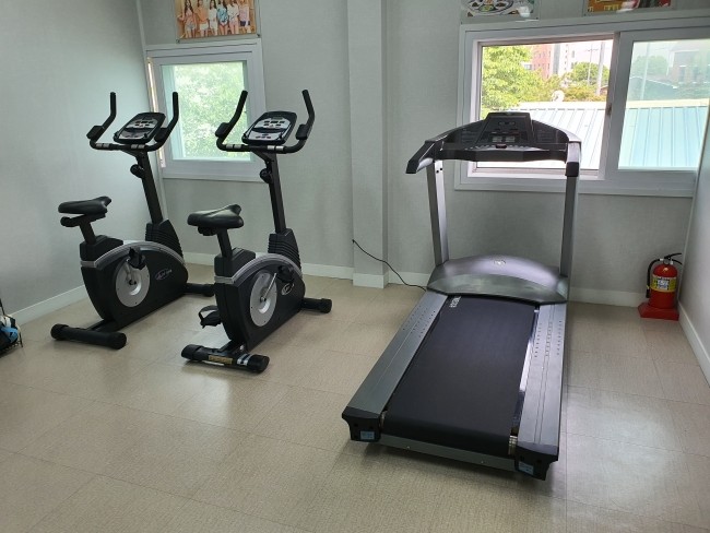 김포 회사 체력단련실 카이로스 중고런닝머신 중고싸이클 판매 납품 중고운동기구 중고헬스기구 모든 런닝머신 웨이트머신 판매 수리