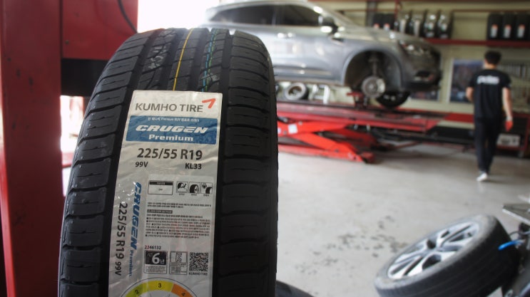 포항 QM6 타이어교환 금호 크루젠프리미엄KL33 순정사이즈 225 55 19 휠 얼라인먼트 조정작업까지 : 네이버 블로그