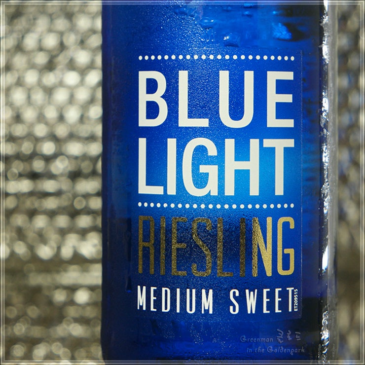 블루라이트 Blue Light 화이트 와인 [리슬링 품종의 중간 당도의 향긋 달콤 새콤한 균형 좋은 가성비 와인] : 네이버 블로그