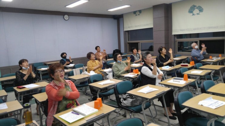 경상대학교평생교육원 웃음인문학 6기 과정 2주 프로그램을 하다 자존감을 회복하고 자신의 꿈을 이루자 笑門萬福來 웃으면