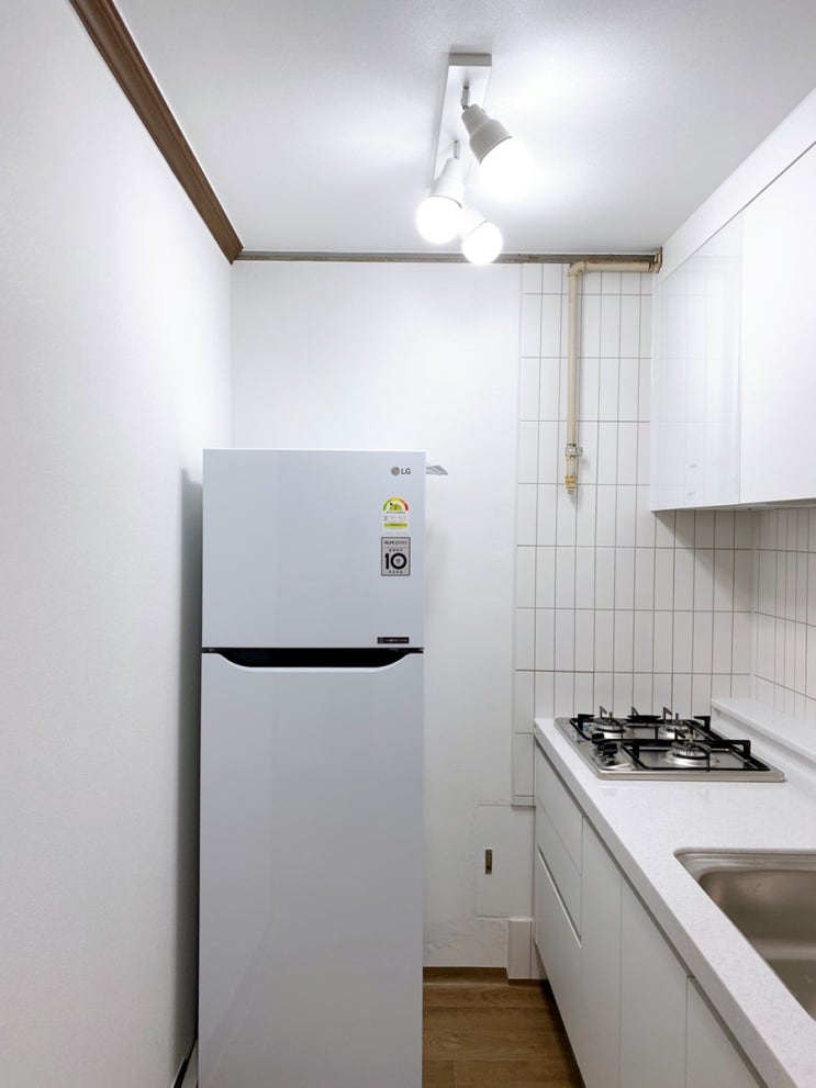 반셀프 인테리어_첫 가구 그리고 필수가전 배송(퀵슬립 Q3/매직볼트 콘솔/하이얼 에어컨/엘지 TR12BL, B267WM, 한샘 샘베딩 베이직 옷장, 서랍장) : 네이버 블로그