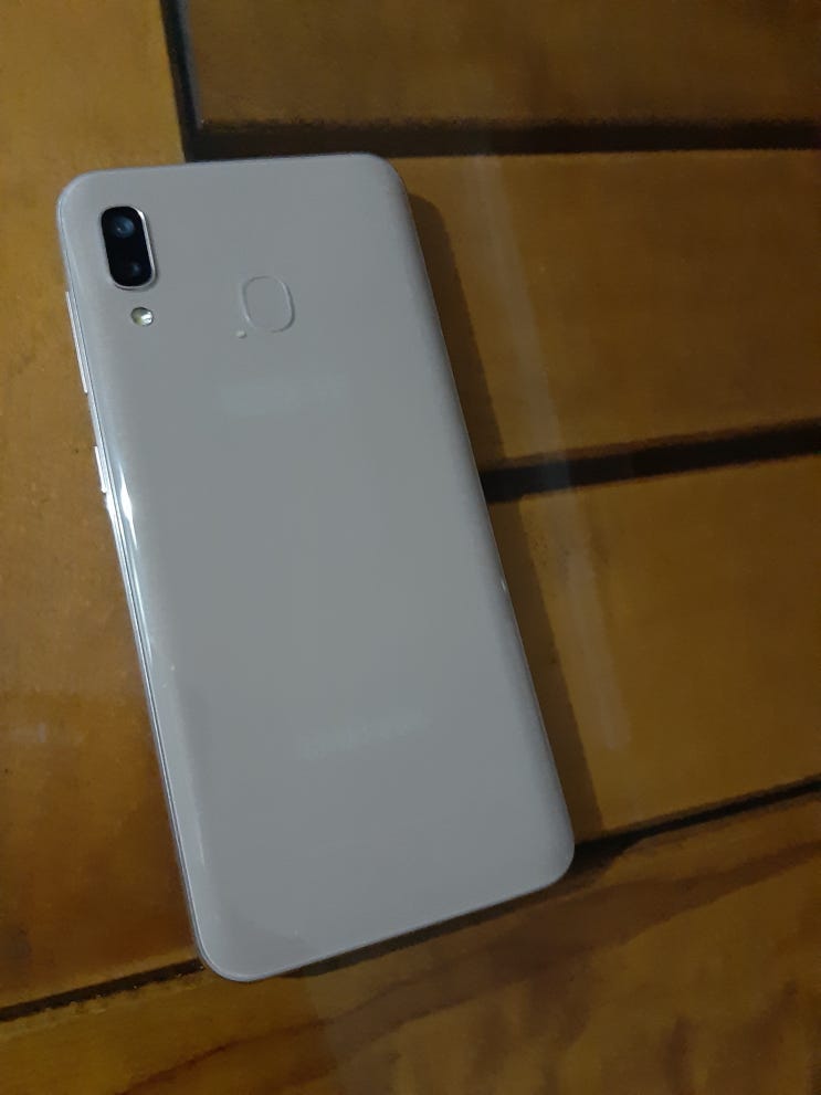 갤럭시 와이드4 스펙 - 1년간 사용후기 (Galaxy Wide 4, 모델명 SM-A205S or Galaxy A20 ...