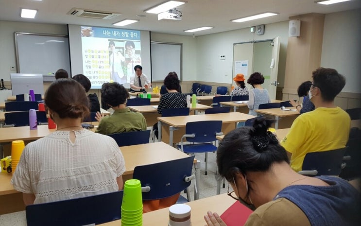 메라비언의 법칙에서 본 면접 덤으로 치매예방까지 진주교육대학교평생교육원 실버재활웃음코칭상담사 16기과정 4주 프로그램을