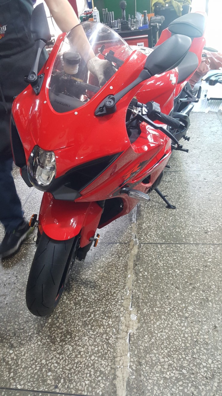 스즈키 Gsx R1000 신형 타이어 교체 피렐리 디아블로 슈퍼코르사 V3 타이어 장착 스포츠 타이어 추천 부산대왕모터스