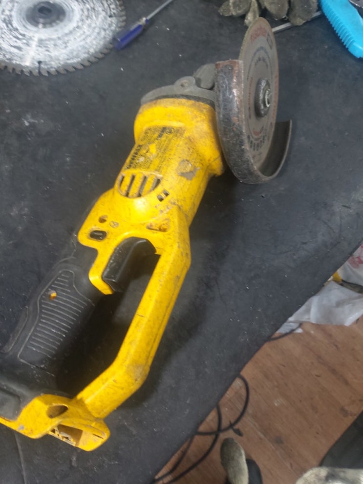 DEWALT 디월트 DCG412 충전 그라인더 카본브러쉬 세트 교체 : 네이버 블로그