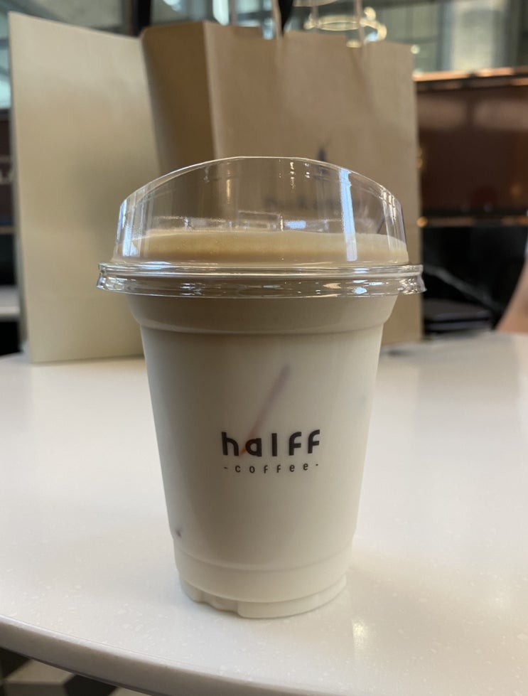 [파주 카페] 파주 프리미엄 아울렛 : 하프커피 Halff Coffee :: 버터크림라떼가 유명하다 해서 먹어 봤어요 :D : 네이버 블로그