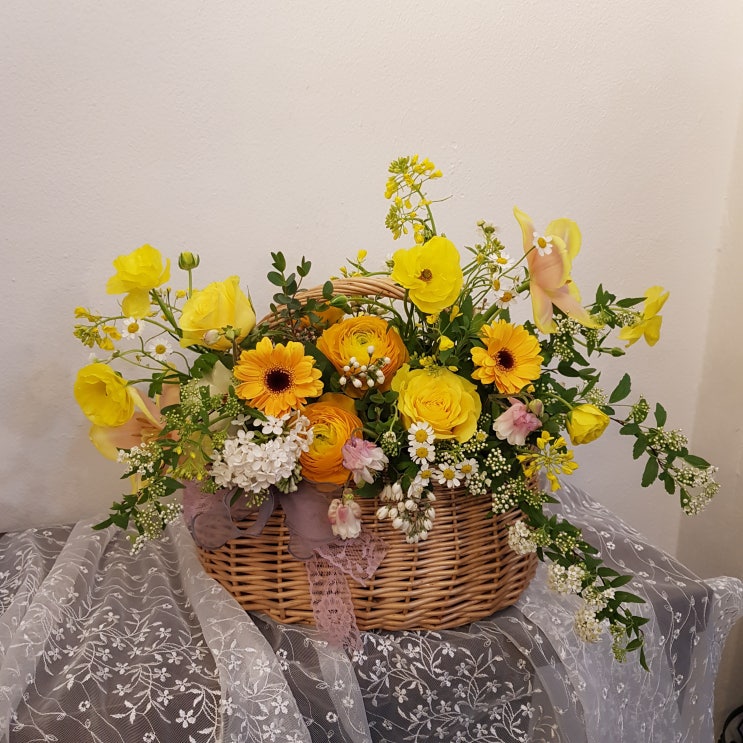 Mariangrose 공덕으로 배송해드린 오렌지and노랑 결혼기념일 꽃바구니 축하선물 기념일 꽃배달 연남동꽃집 홍대꽃집