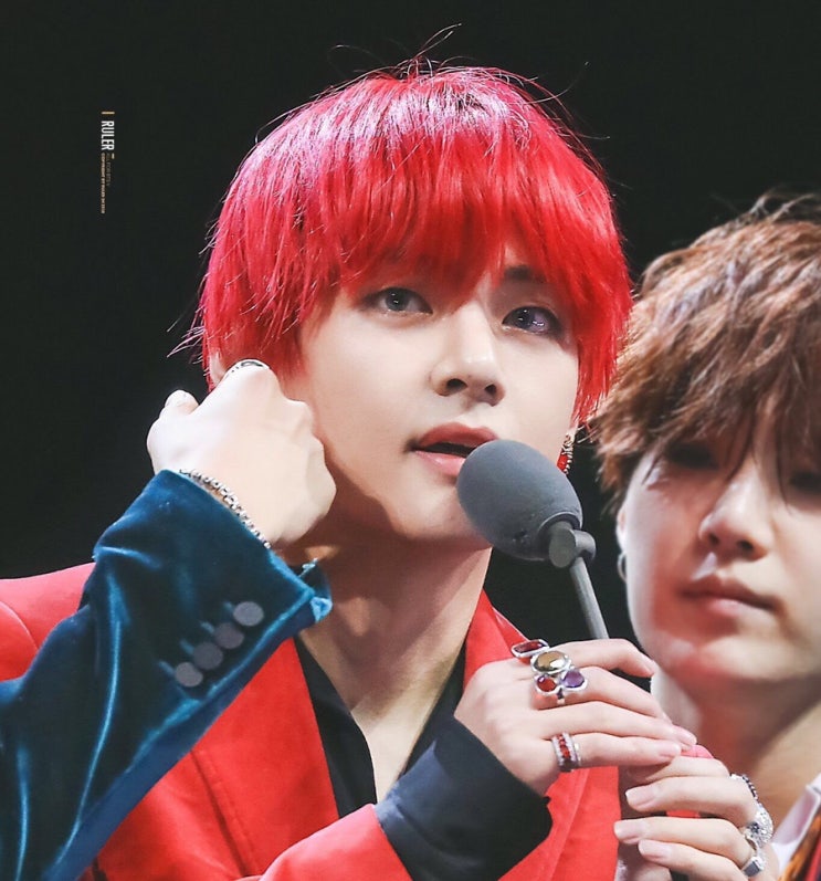 [방탄소년단 뷔] : BTS V was listed among 9 Idols Who Burn Up The Stage In ...