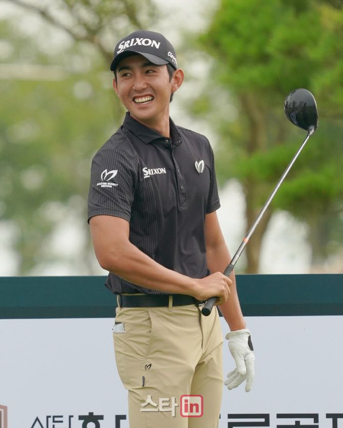 [KPGA 오픈 with 솔라고CC] KPGA 투어 프로 골프웨어 무작정 따라입기! 그 첫번째 : 네이버 블로그