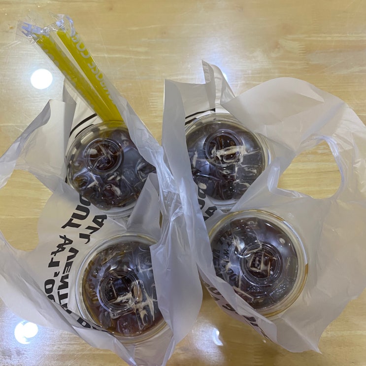 해운대 신시가지 장산역 정형외과 저희 한의원 에서 무릎삐끗 발목삐끗 치료받으시는 환자분께서 사주신 커피~ 감사합니다