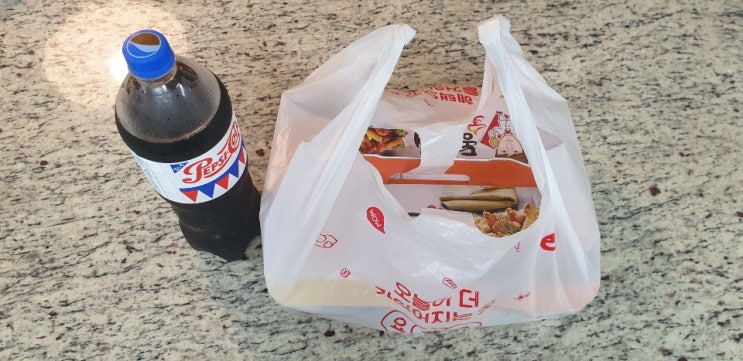 해운대 신시가지 장산역 동근이 숯불 두마리 치킨~ 오랜만에 배달 주문했더니 좀 달라졌네요~ 좋은 쪽으로요~ 네이버 블로그