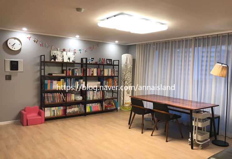 평생 요 거실 인테리어로 쭈~욱 거실책장 거실책상 거실공부방인테리어 거실책상인테리어 거실책장인테리어 서재형거실