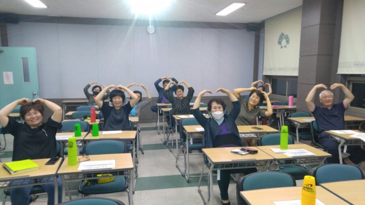 박수 효과 경상대학교평생교육원 웃음인문학 6기과정 10주 프로그램을 수행하다 웃음도 놀이도 연습이 필요하다 네이버 블로그