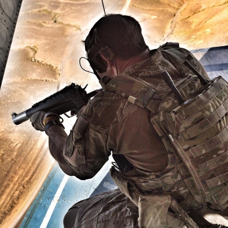 HK 69 유탄 발사기를 쓰는 CIA GRS 요원 : 네이버 블로그