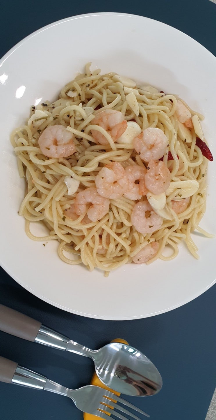 심플리쿡 감바스 알리오 올리오 만들어 먹기, 밀키트라 넘 편해요. : 네이버 블로그