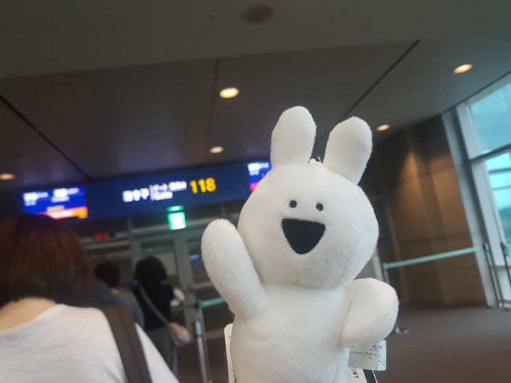 대만 여행 Day1 타이페이 여행기 타오위안공항 에바항공 에바항공기내식 썬메리펑리수 시먼딩 시먼역 파파웨일호텔 85도씨커피