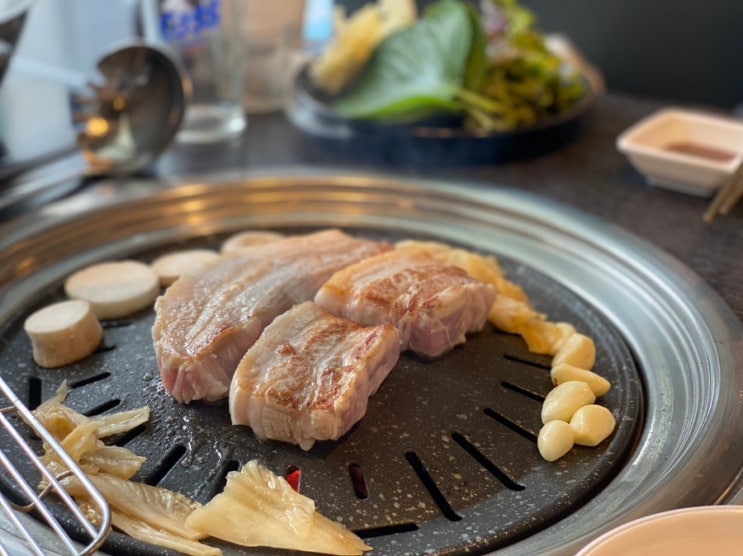 수원영통맛집 육풍 영통프라임점에서 샤브칼국수와 돌게장 숙성돼지고기를 네이버 블로그