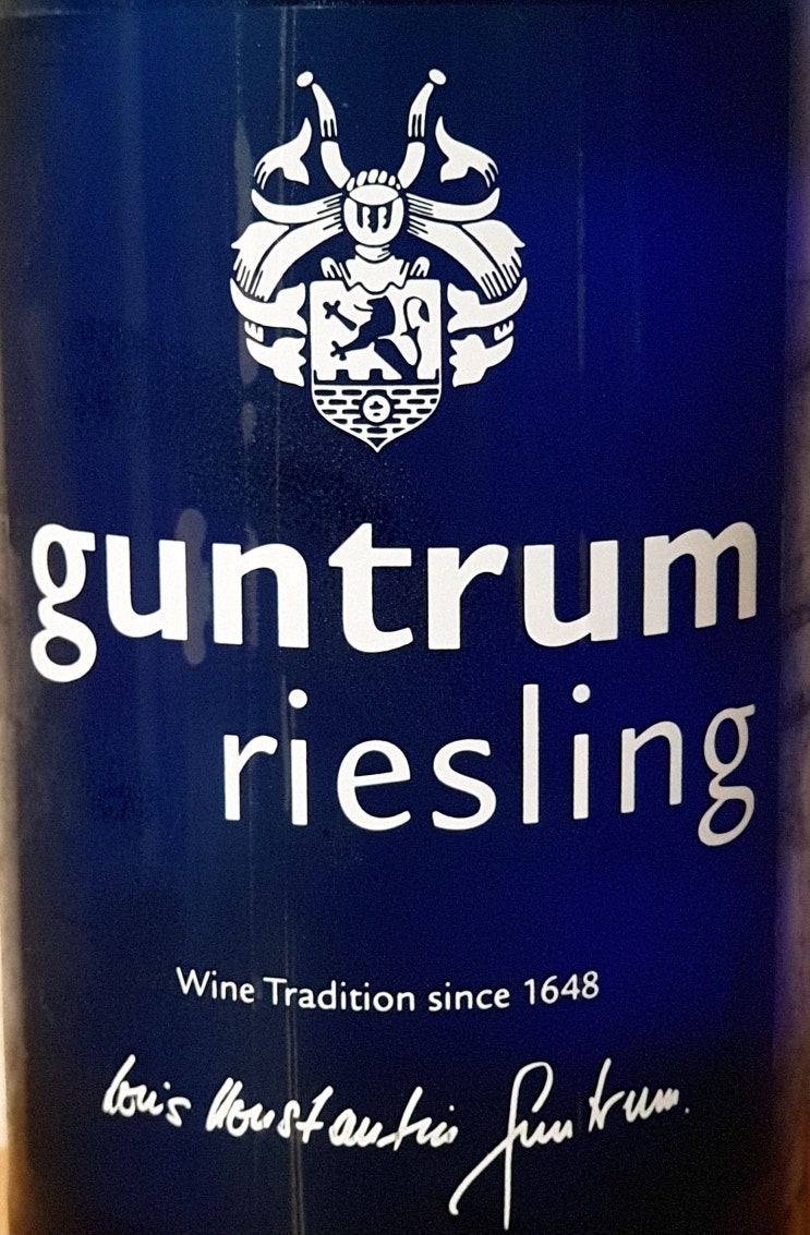 군트럼 리슬링 2019 (Guntrum Riesling Royal Blue Bottle) - CU 와인 : 네이버 블로그