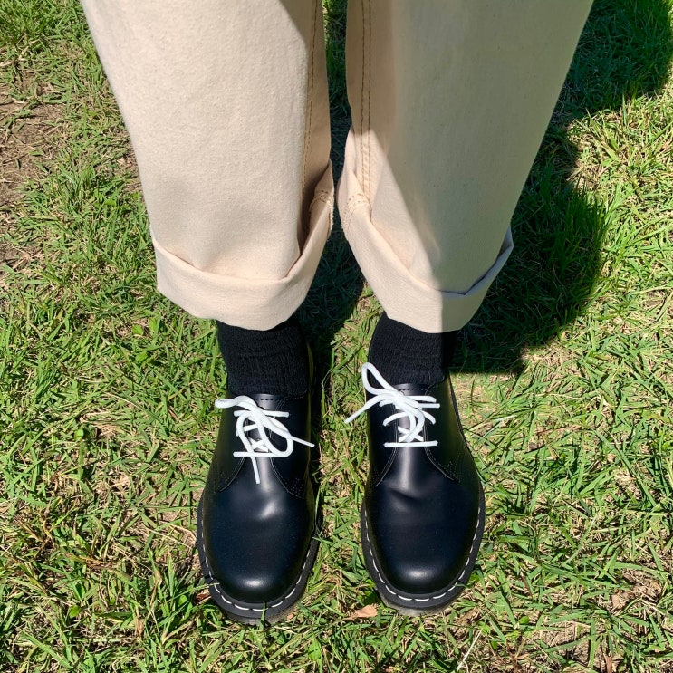 [1461 WS / 닥터마틴] 블랙&화이트의 대비되는 색감으로 닥터마틴의 개성을 살린 워커 : 네이버 블로그