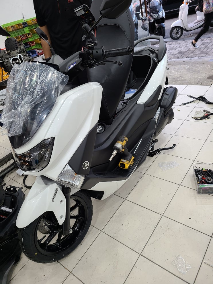 야마하 Nmax125abs 신차출고 리어캐리어 포크슬라이더장착 부산유명오토바이 네이버 블로그