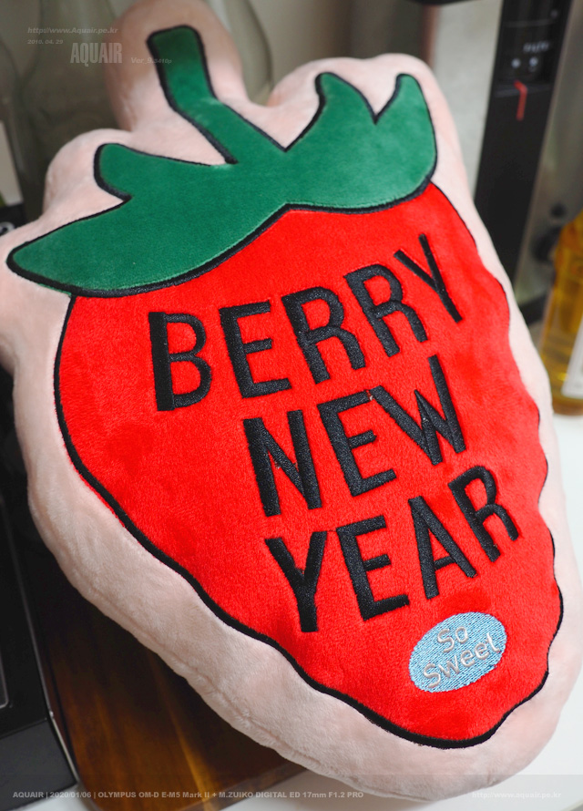 GS25 - Berry New year! 베리 뉴 이어! 이벤트, 베리 뉴 이어 딸기 쿠션 : 네이버 블로그