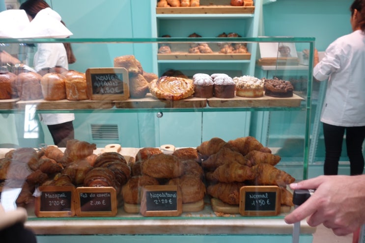 바르셀로나 7박9일 자유여행 :: 꼭 가고 싶었던 크루아상 맛집 호프만 베이커리 Hofmann Bakery : 네이버 블로그