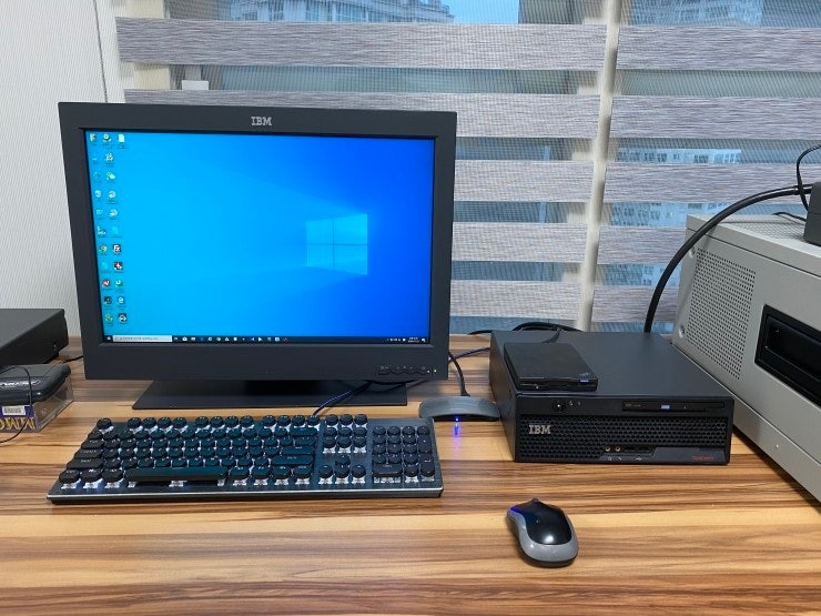 숙소 컴퓨터 세팅 (IBM ThinkCentre M57 + IBM T221) : 네이버 블로그