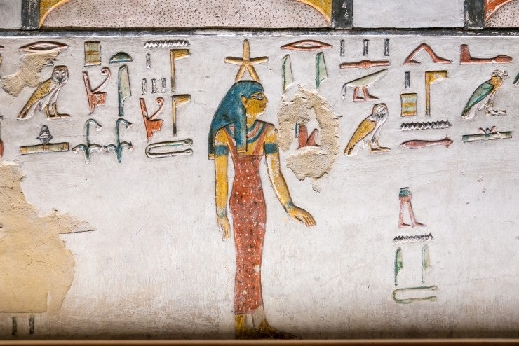 고대 이집트에서의 시리우스(Sirius) 별의 이름이자 "여신으로서의 육화(Incarnation as Goddesses)"된 ...